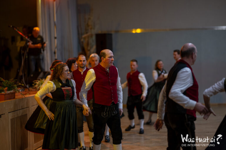 Ballnacht voller Tradition - Was tuat si?